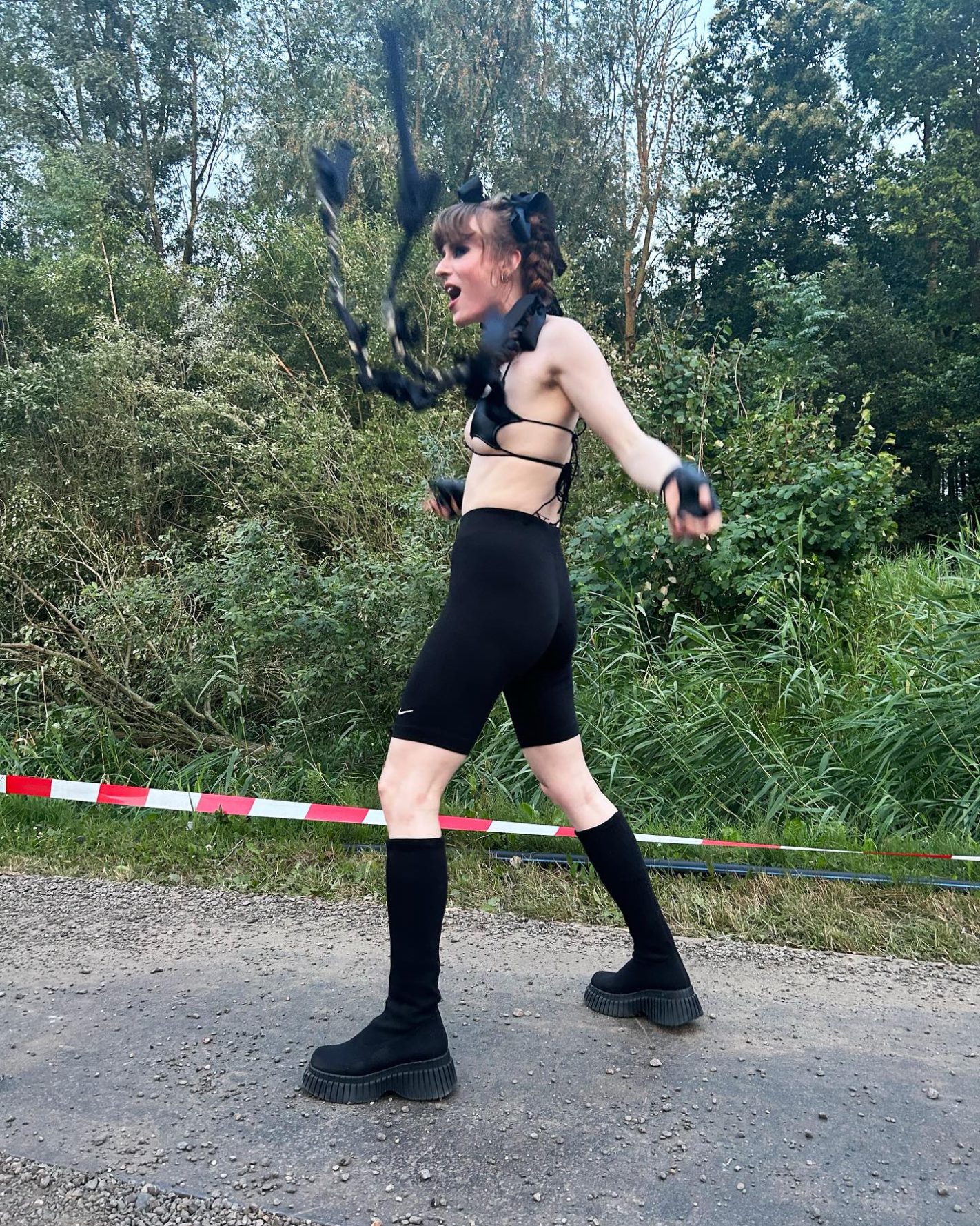 Merol (Merel Baldé) in zeer gewaagde outfit! – Het BN'er Archief!